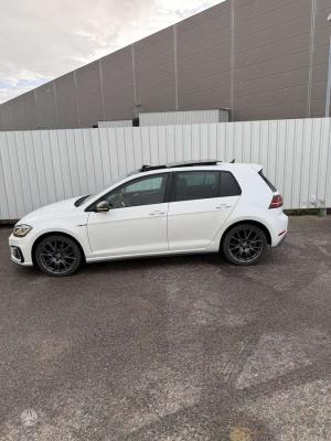 White Volkswagen Golf 2017 in Kaunas, with an engine capacity of 1.40 L and mileage of 188 thousand km for 13650 €, photo 3 on AUTOMOTO.COM.LV