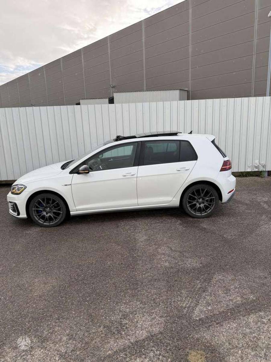White Volkswagen Golf 2017 in Kaunas, with an engine capacity of 1.40 L and mileage of 188 thousand km for 13650 €, photo 3 on AUTOMOTO.COM.LV