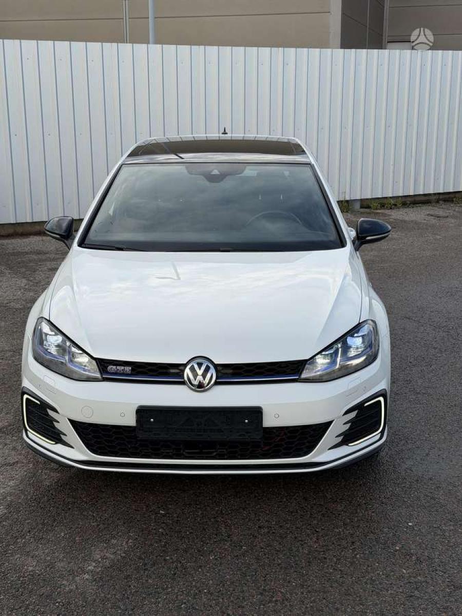 White Volkswagen Golf 2017 in Kaunas, with an engine capacity of 1.40 L and mileage of 188 thousand km for 13650 €, photo 6 on AUTOMOTO.COM.LV