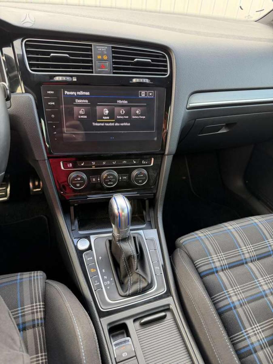 White Volkswagen Golf 2017 in Kaunas, with an engine capacity of 1.40 L and mileage of 188 thousand km for 13650 €, photo 11 on AUTOMOTO.COM.LV