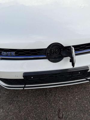 White Volkswagen Golf 2017 in Kaunas, with an engine capacity of 1.40 L and mileage of 188 thousand km for 13650 €, photo 12 on AUTOMOTO.COM.LV