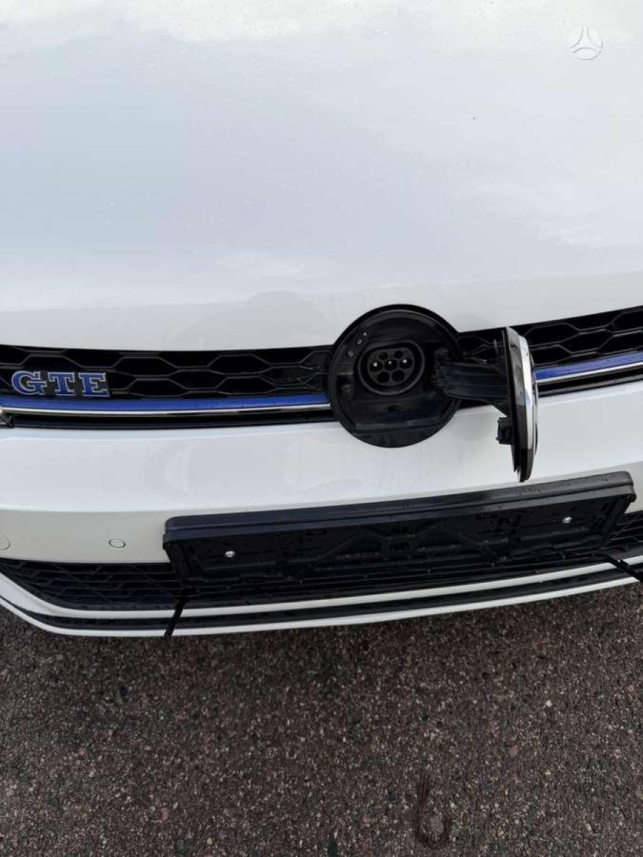 White Volkswagen Golf 2017 in Kaunas, with an engine capacity of 1.40 L and mileage of 188 thousand km for 13650 €, photo 12 on AUTOMOTO.COM.LV