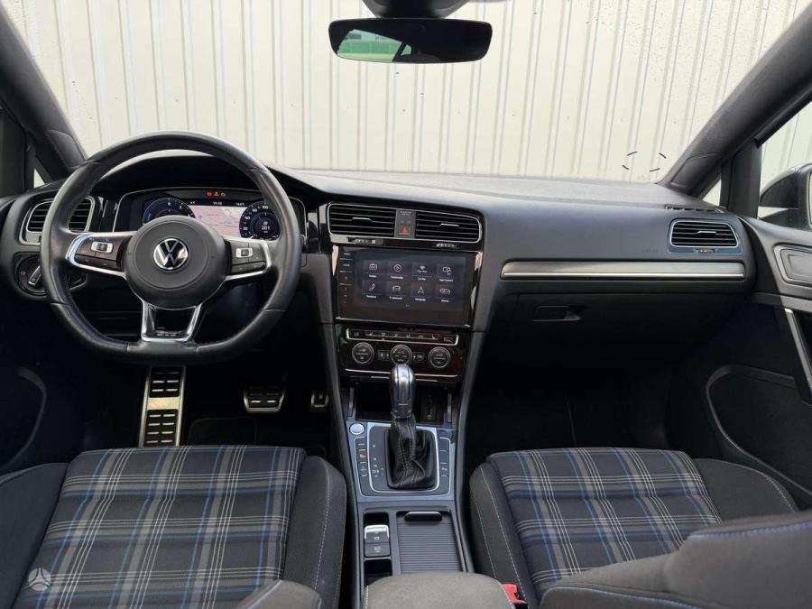 White Volkswagen Golf 2017 in Kaunas, with an engine capacity of 1.40 L and mileage of 188 thousand km for 13650 €, photo 16 on AUTOMOTO.COM.LV