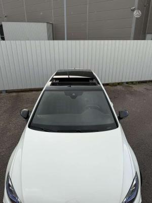 White Volkswagen Golf 2017 in Kaunas, with an engine capacity of 1.40 L and mileage of 188 thousand km for 13650 €, photo 17 on AUTOMOTO.COM.LV