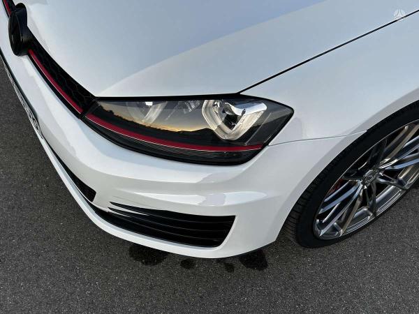 White Volkswagen Golf 2017 in Mazeikiai, with an engine capacity of 2.00 L and mileage of 118 thousand km for 14400 €, photo 3 on AUTOMOTO.COM.LV