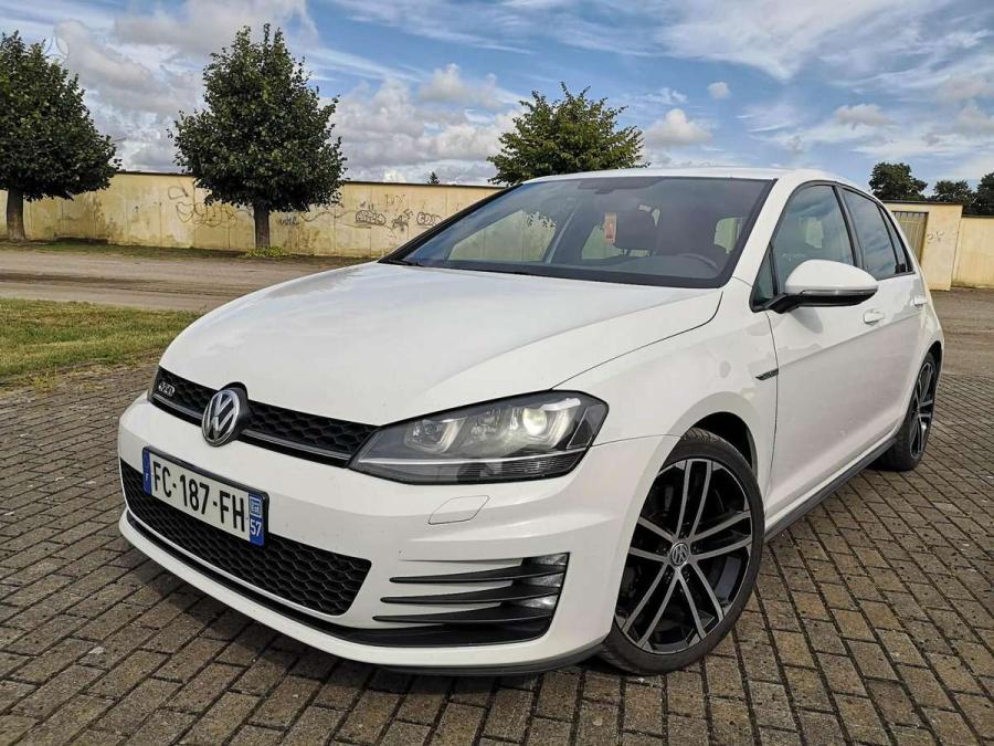 White Volkswagen Golf 2017 in Klaipeda, with an engine capacity of 1.97 L and mileage of 301 thousand km for 10250 €, photo 1 on AUTOMOTO.COM.LV