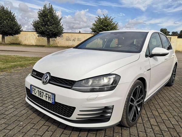 White Volkswagen Golf 2017 in Klaipeda, with an engine capacity of 1.97 L and mileage of 301 thousand km for 10250 €, photo 5 on AUTOMOTO.COM.LV