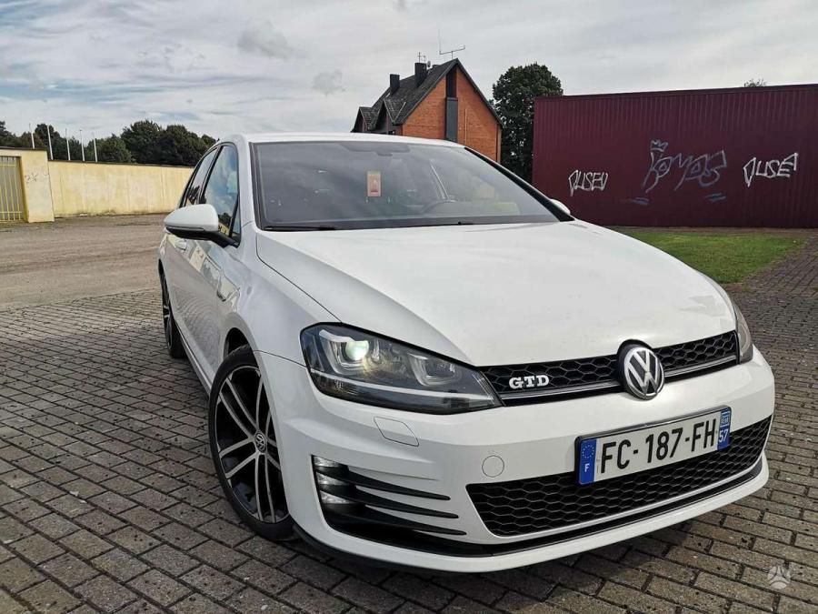 White Volkswagen Golf 2017 in Klaipeda, with an engine capacity of 1.97 L and mileage of 301 thousand km for 10250 €, photo 8 on AUTOMOTO.COM.LV