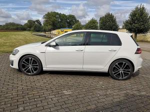 White Volkswagen Golf 2017 in Klaipeda, with an engine capacity of 1.97 L and mileage of 301 thousand km for 10250 €, photo 11 on AUTOMOTO.COM.LV