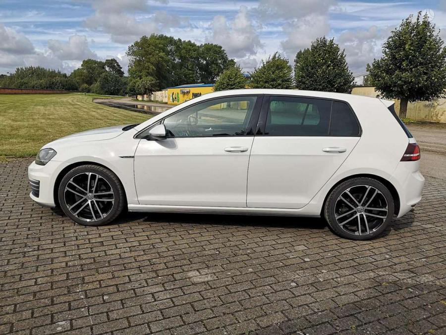 White Volkswagen Golf 2017 in Klaipeda, with an engine capacity of 1.97 L and mileage of 301 thousand km for 10250 €, photo 11 on AUTOMOTO.COM.LV