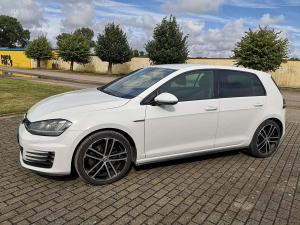 White Volkswagen Golf 2017 in Klaipeda, with an engine capacity of 1.97 L and mileage of 301 thousand km for 10250 €, photo 12 on AUTOMOTO.COM.LV
