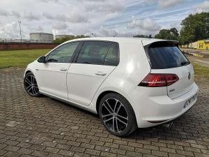 White Volkswagen Golf 2017 in Klaipeda, with an engine capacity of 1.97 L and mileage of 301 thousand km for 10250 €, photo 13 on AUTOMOTO.COM.LV