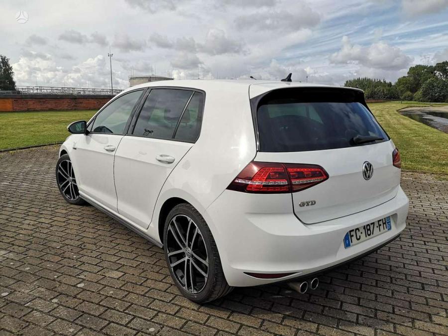 White Volkswagen Golf 2017 in Klaipeda, with an engine capacity of 1.97 L and mileage of 301 thousand km for 10250 €, photo 14 on AUTOMOTO.COM.LV