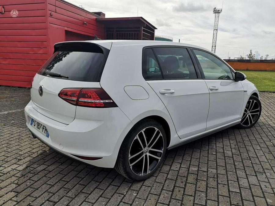 White Volkswagen Golf 2017 in Klaipeda, with an engine capacity of 1.97 L and mileage of 301 thousand km for 10250 €, photo 15 on AUTOMOTO.COM.LV