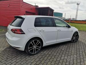 White Volkswagen Golf 2017 in Klaipeda, with an engine capacity of 1.97 L and mileage of 301 thousand km for 10250 €, photo 16 on AUTOMOTO.COM.LV