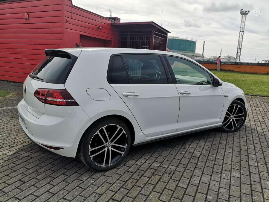 White Volkswagen Golf 2017 in Klaipeda, with an engine capacity of 1.97 L and mileage of 301 thousand km for 10250 €, photo 16 on AUTOMOTO.COM.LV