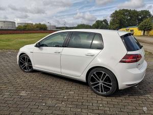 White Volkswagen Golf 2017 in Klaipeda, with an engine capacity of 1.97 L and mileage of 301 thousand km for 10250 €, photo 17 on AUTOMOTO.COM.LV