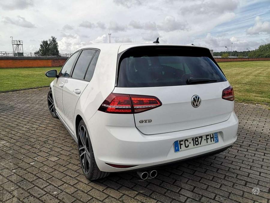 White Volkswagen Golf 2017 in Klaipeda, with an engine capacity of 1.97 L and mileage of 301 thousand km for 10250 €, photo 18 on AUTOMOTO.COM.LV