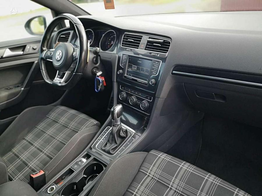 White Volkswagen Golf 2017 in Klaipeda, with an engine capacity of 1.97 L and mileage of 301 thousand km for 10250 €, photo 20 on AUTOMOTO.COM.LV