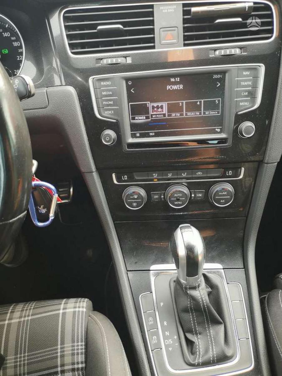 White Volkswagen Golf 2017 in Klaipeda, with an engine capacity of 1.97 L and mileage of 301 thousand km for 10250 €, photo 21 on AUTOMOTO.COM.LV
