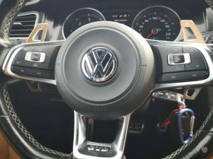 White Volkswagen Golf 2017 in Klaipeda, with an engine capacity of 1.97 L and mileage of 301 thousand km for 10250 €, photo 22 on AUTOMOTO.COM.LV