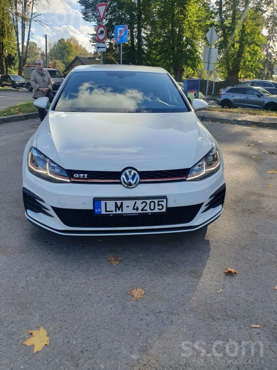 White Volkswagen Golf 2017 in Riga, with an engine capacity of 2.00 L and mileage of 102 thousand km for 16800 €, photo 1 on AUTOMOTO.COM.LV