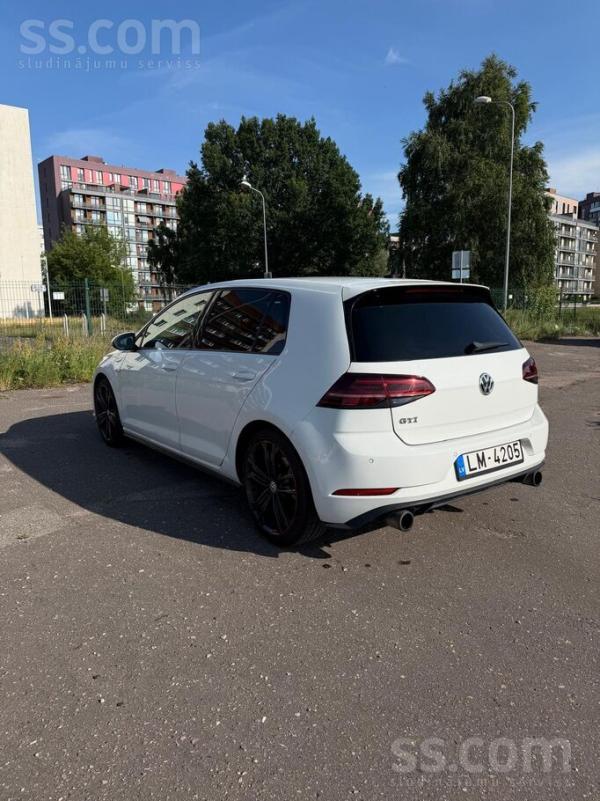 Balts Volkswagen Golf 2017 Rīga, ar dzinēja tilpumu 2.00 L un nobraukumu 102 tūkst. km par 16800 €, foto 5 vietnē AUTOMOTO.COM.LV