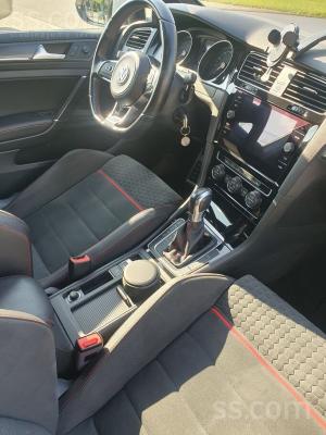 White Volkswagen Golf 2017 in Riga, with an engine capacity of 2.00 L and mileage of 102 thousand km for 16800 €, photo 7 on AUTOMOTO.COM.LV