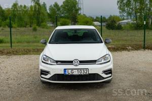 White Volkswagen Golf 2018 in Riga, with an engine capacity of 1.40 L and mileage of 0 thousand km for 13990 €, photo 2 on AUTOMOTO.COM.LV