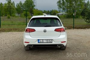 White Volkswagen Golf 2018 in Riga, with an engine capacity of 1.40 L and mileage of 0 thousand km for 13990 €, photo 5 on AUTOMOTO.COM.LV