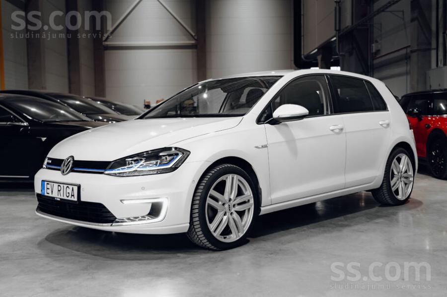 White Volkswagen Golf 2018 in Riga, with an engine capacity of 1.40 L and mileage of 88 thousand km for 13590 €, photo 2 on AUTOMOTO.COM.LV