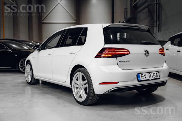 White Volkswagen Golf 2018 in Riga, with an engine capacity of 1.40 L and mileage of 88 thousand km for 13790 €, photo 3 on AUTOMOTO.COM.LV