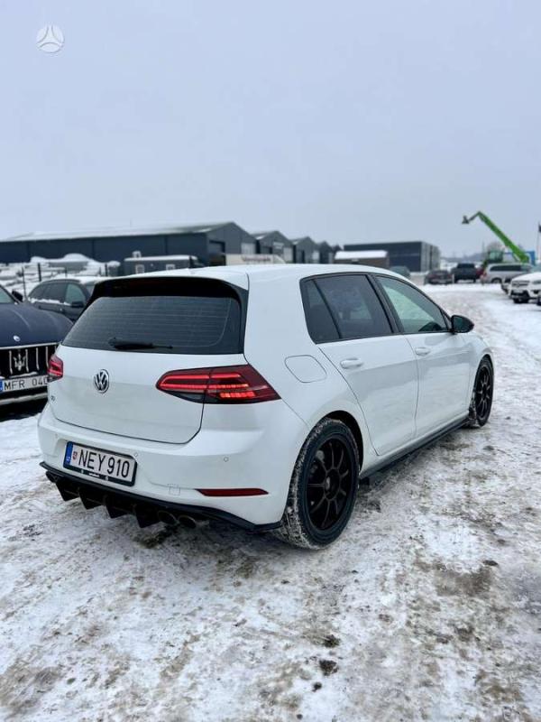 White Volkswagen Golf 2018 in Kaunas, with an engine capacity of 1.98 L and mileage of 225 thousand km for 20999 €, photo 4 on AUTOMOTO.COM.LV