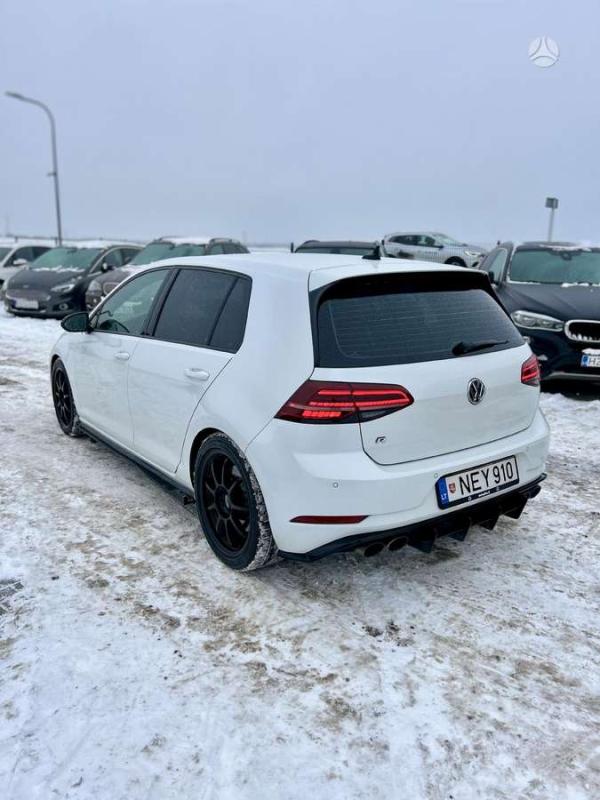 White Volkswagen Golf 2018 in Kaunas, with an engine capacity of 1.98 L and mileage of 225 thousand km for 20999 €, photo 9 on AUTOMOTO.COM.LV