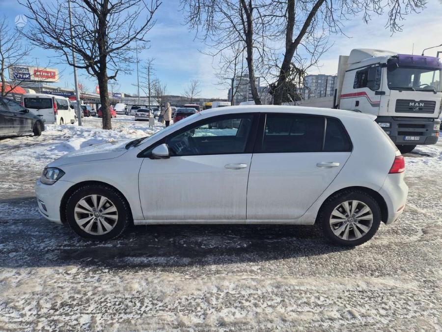 White Volkswagen Golf 2018 in Vilnius, with an engine capacity of 1.40 L and mileage of 193 thousand km for 9000 €, photo 2 on AUTOMOTO.COM.LV