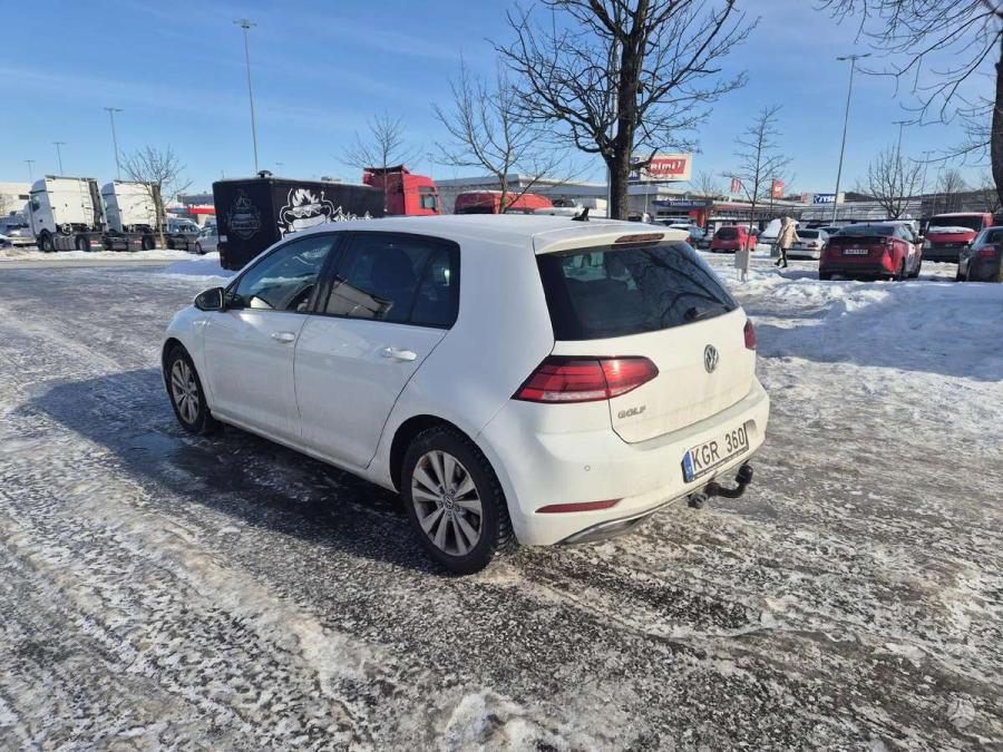 White Volkswagen Golf 2018 in Vilnius, with an engine capacity of 1.40 L and mileage of 193 thousand km for 9000 €, photo 3 on AUTOMOTO.COM.LV