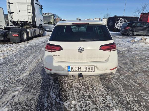 White Volkswagen Golf 2018 in Vilnius, with an engine capacity of 1.40 L and mileage of 193 thousand km for 9000 €, photo 4 on AUTOMOTO.COM.LV