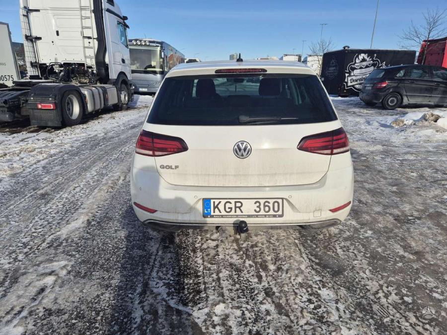 White Volkswagen Golf 2018 in Vilnius, with an engine capacity of 1.40 L and mileage of 193 thousand km for 9000 €, photo 4 on AUTOMOTO.COM.LV