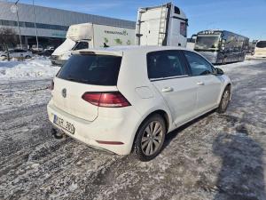 White Volkswagen Golf 2018 in Vilnius, with an engine capacity of 1.40 L and mileage of 193 thousand km for 9000 €, photo 5 on AUTOMOTO.COM.LV