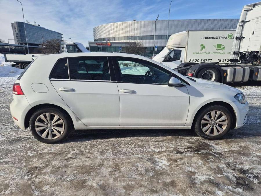 White Volkswagen Golf 2018 in Vilnius, with an engine capacity of 1.40 L and mileage of 193 thousand km for 9000 €, photo 6 on AUTOMOTO.COM.LV