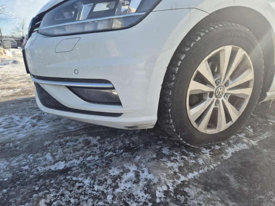 White Volkswagen Golf 2018 in Vilnius, with an engine capacity of 1.40 L and mileage of 193 thousand km for 9000 €, photo 9 on AUTOMOTO.COM.LV