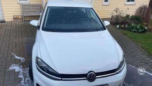 White Volkswagen Golf 2018 in Klaipeda, with an engine capacity of 1.00 L and mileage of 177 thousand km for 8550 €, photo 4 on AUTOMOTO.COM.LV