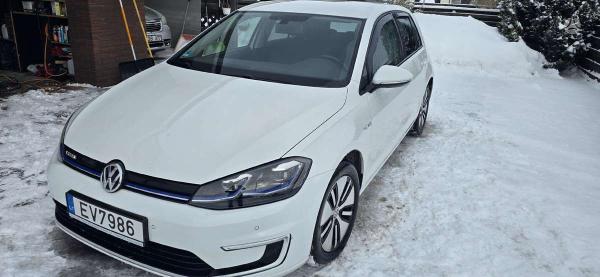 White Volkswagen Golf 2018 in Klaipeda, with an engine capacity of 0.00 L and mileage of 88 thousand km for 11200 €, photo 2 on AUTOMOTO.COM.LV