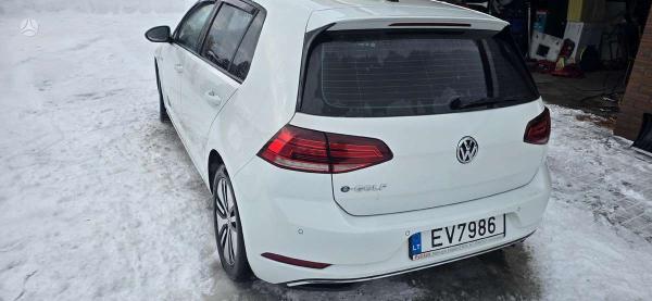White Volkswagen Golf 2018 in Klaipeda, with an engine capacity of 0.00 L and mileage of 88 thousand km for 11200 €, photo 3 on AUTOMOTO.COM.LV
