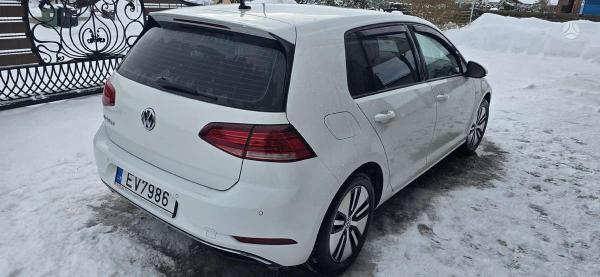 White Volkswagen Golf 2018 in Klaipeda, with an engine capacity of 0.00 L and mileage of 88 thousand km for 11200 €, photo 4 on AUTOMOTO.COM.LV