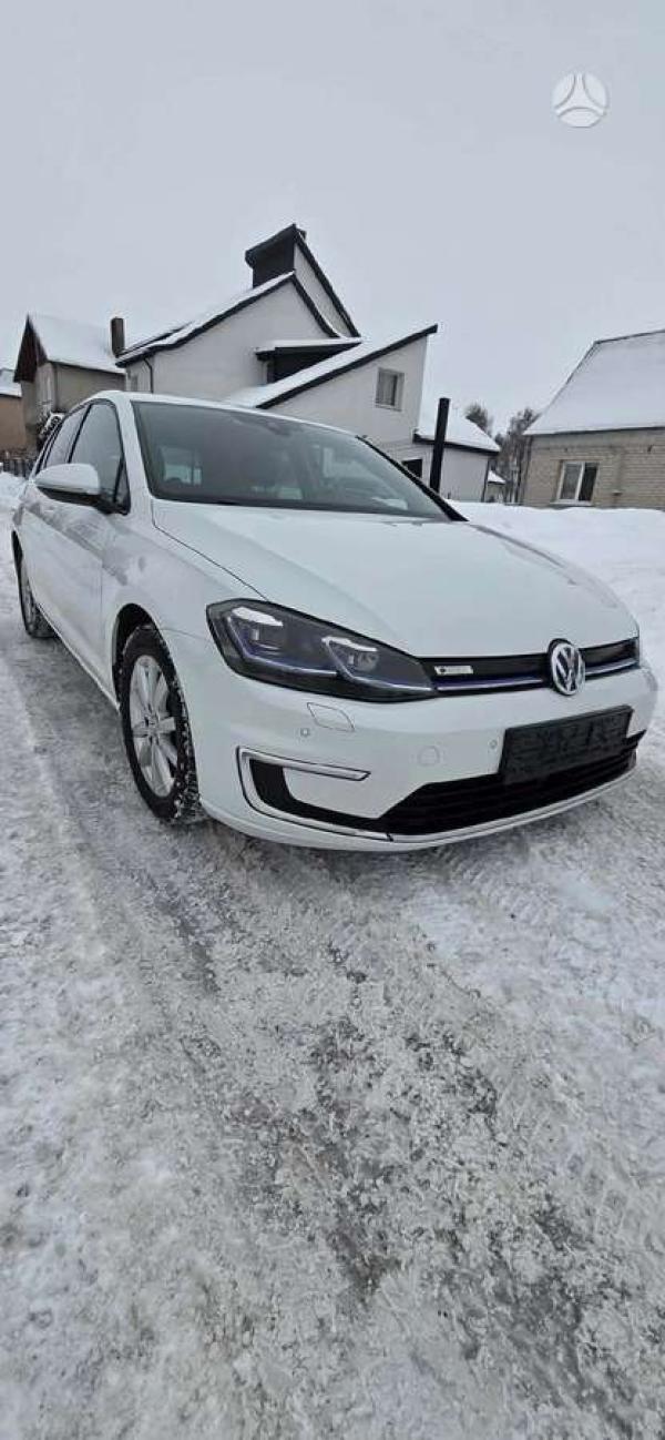 White Volkswagen Golf 2018 in Kaunas, with an engine capacity of 0.00 L and mileage of 148 thousand km for 9900 €, photo 2 on AUTOMOTO.COM.LV