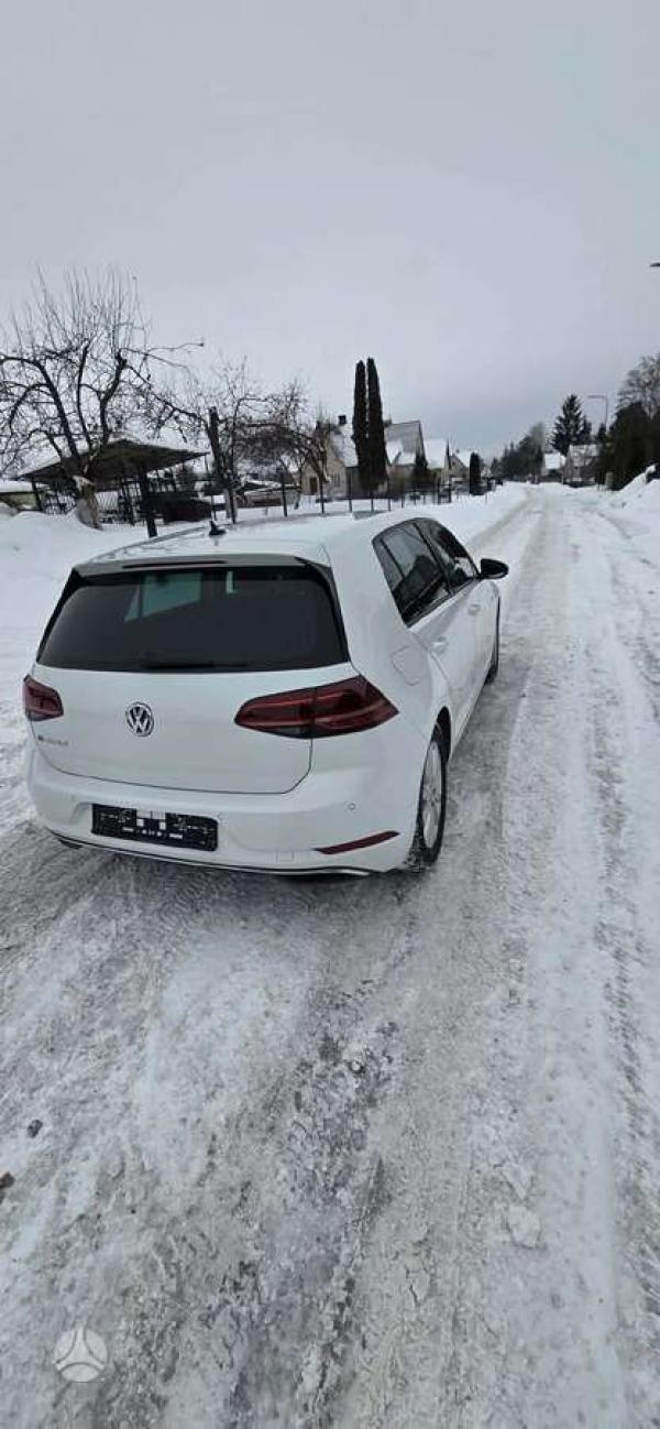 White Volkswagen Golf 2018 in Kaunas, with an engine capacity of 0.00 L and mileage of 148 thousand km for 9900 €, photo 3 on AUTOMOTO.COM.LV