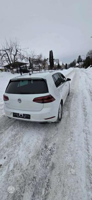 White Volkswagen Golf 2018 in Kaunas, with an engine capacity of 0.00 L and mileage of 148 thousand km for 9900 €, photo 3 on AUTOMOTO.COM.LV