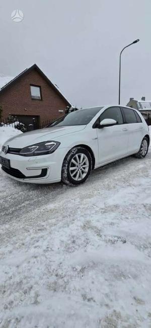 White Volkswagen Golf 2018 in Kaunas, with an engine capacity of 0.00 L and mileage of 148 thousand km for 9900 €, photo 10 on AUTOMOTO.COM.LV