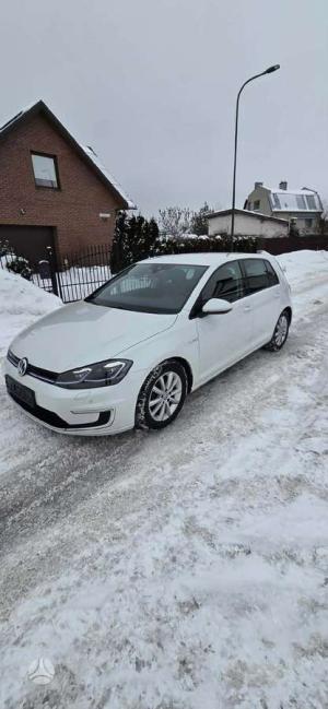 White Volkswagen Golf 2018 in Kaunas, with an engine capacity of 0.00 L and mileage of 148 thousand km for 9900 €, photo 12 on AUTOMOTO.COM.LV